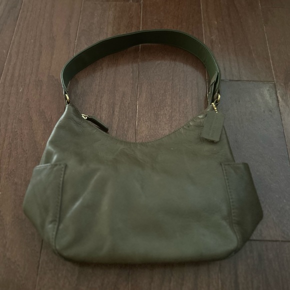 St. John's Bay | Bags | St Johns Bay Genuine Leather Green Purse | Poshmark
